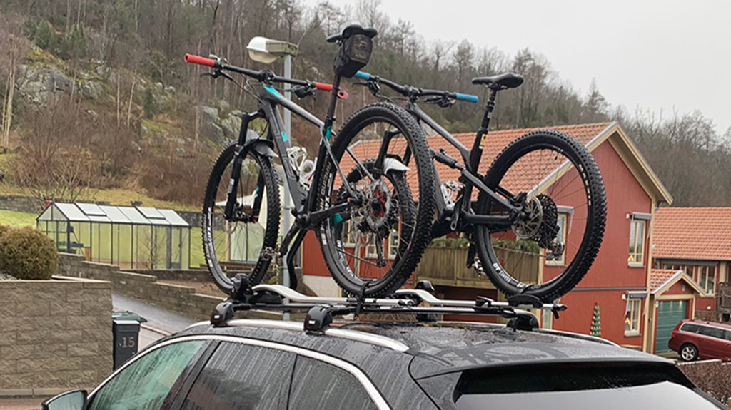Bäst i test cykelhållare för biltak 2026 - Takmonterade cykelhållare ...