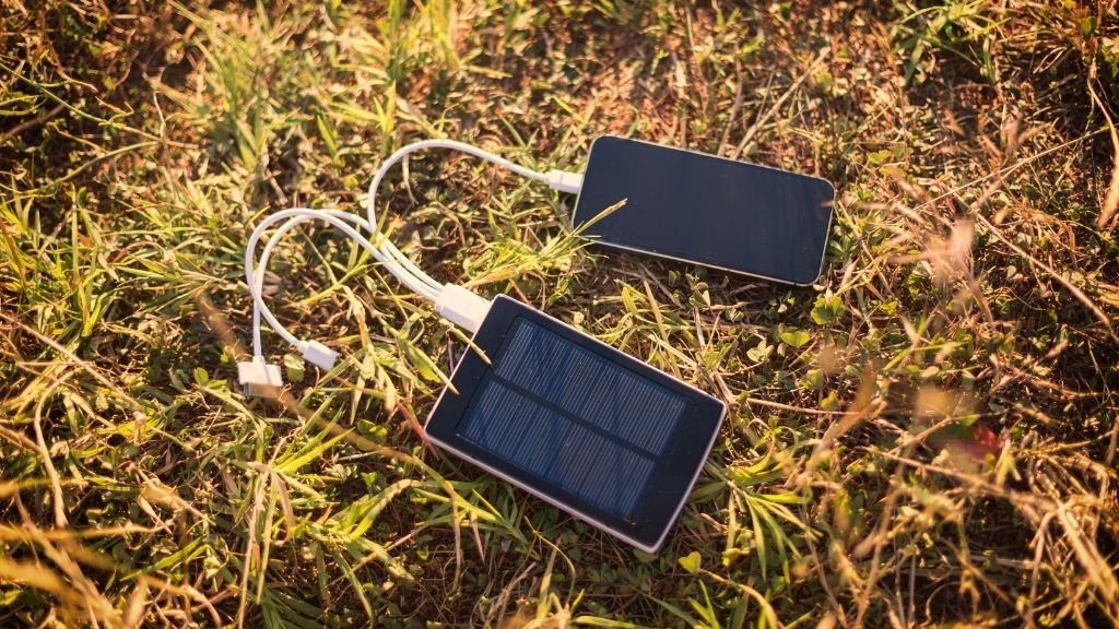 Bäst i test solcellsladdare 2022 - Ladda mobilen utomhus - Outdoor.se